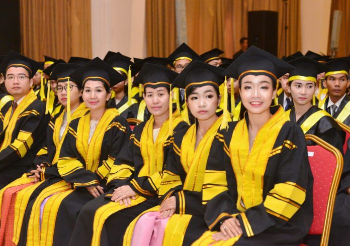 New Graduates of Vanda Institute Receive Their Certificates from PM ...