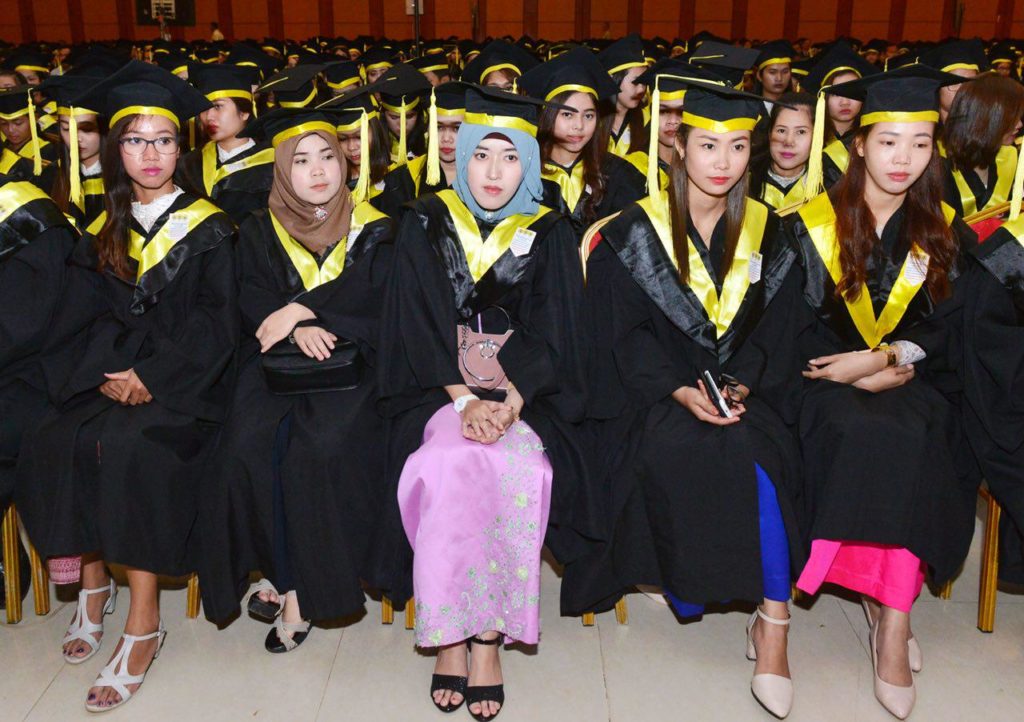 New Graduates of Vanda Institute Receive Their Certificates from PM ...